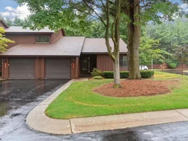4910 GRANDVIEW CIR, MIDLAND, MI 48640 Condo/Townhome For Sale.