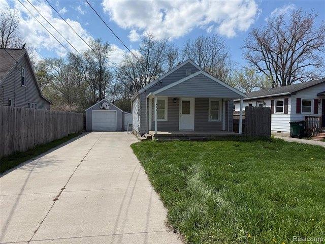 4910 Hughes Rd, Lansing, MI 48910