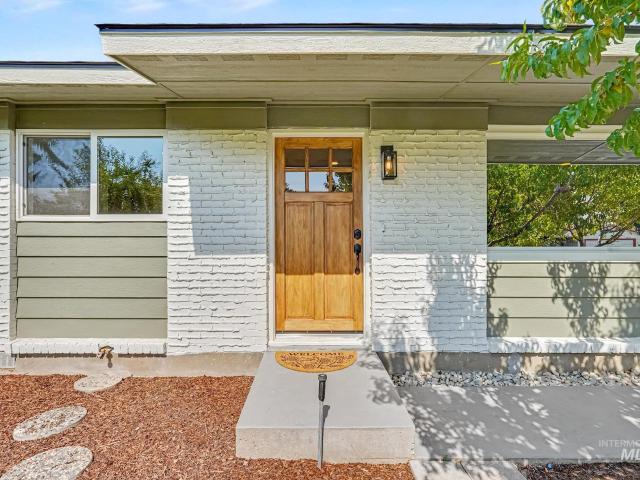 4910 W View Place
