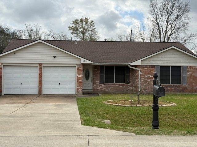 4910 29th St, Dickinson, TX 77539