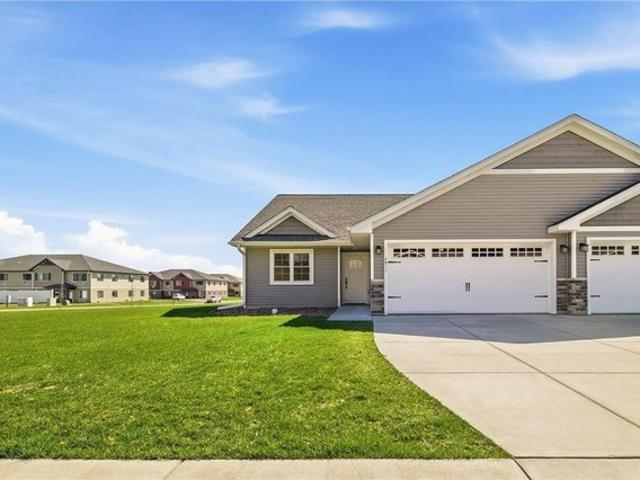 4911 Field Crest Ln, Eau Claire, WI 54701