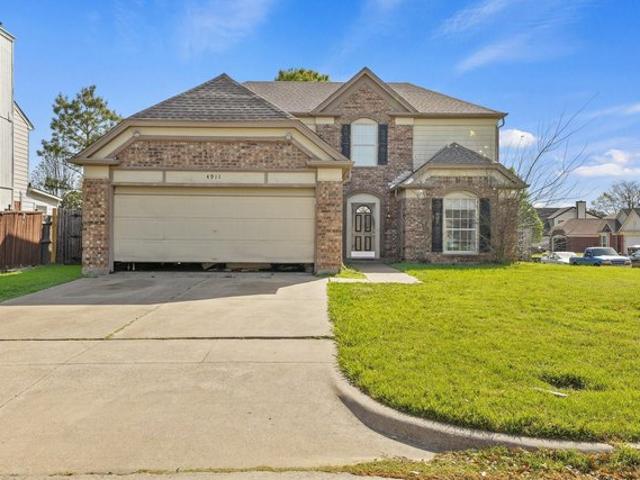 4911 Hibiscus Dr, Arlington, TX 76018
