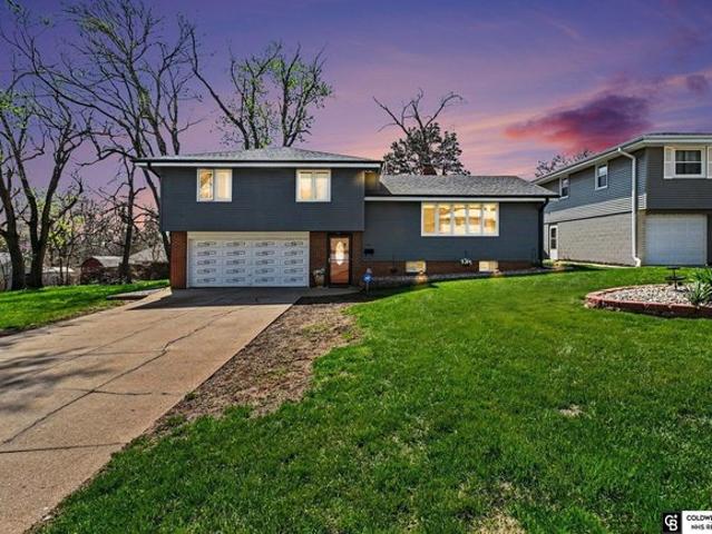 4911 Saratoga St, Omaha, NE 68104