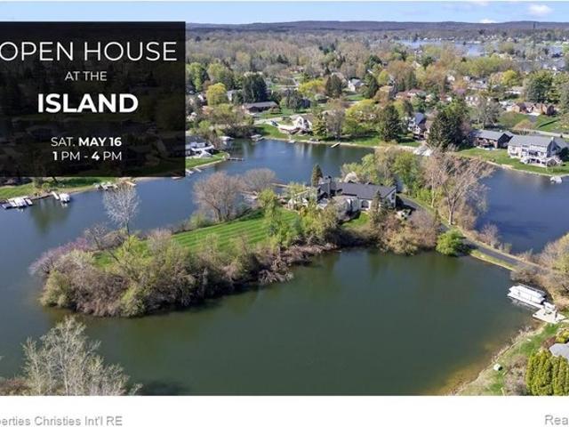 4912 Oakwood Ct, Commerce Township, MI 48382