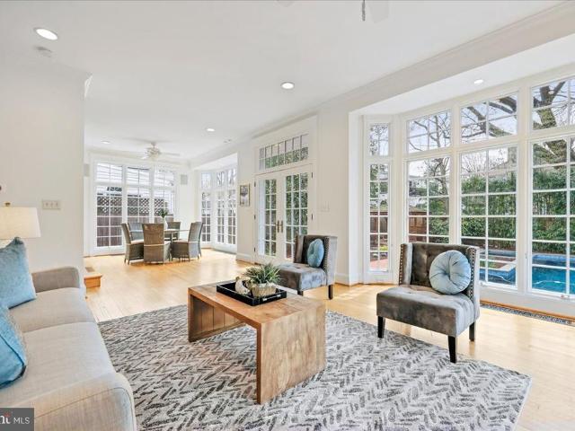 4913 Chevy Chase Boulevard