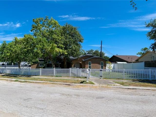 4913 Creekbend Rd, Corpus Christi, TX 78413