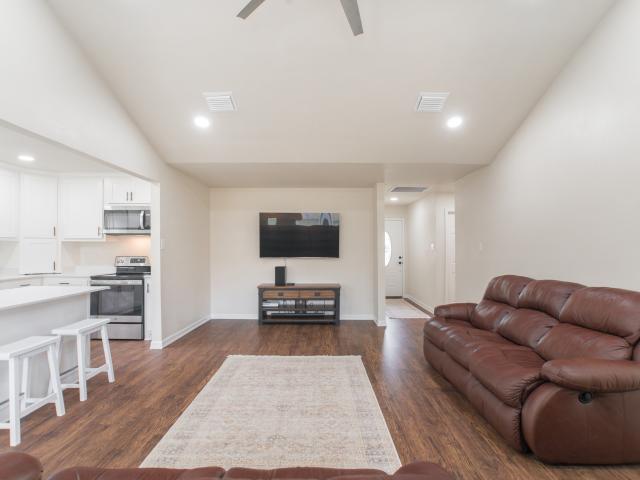 4913 Deerwood Circle