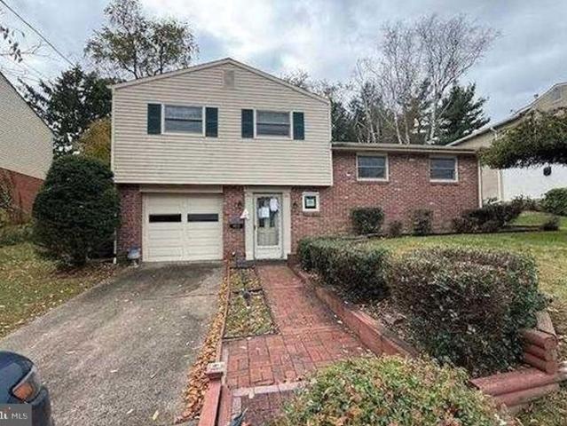 4913 Havana St, Pittsburgh, PA 15239