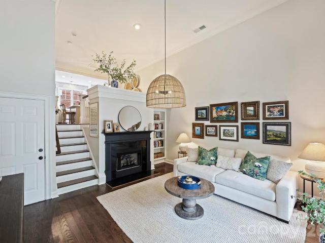 4913 S Hill View Drive