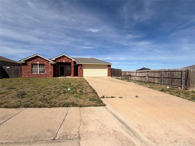 4913 Travertine Dr, Ardmore, OK 73401