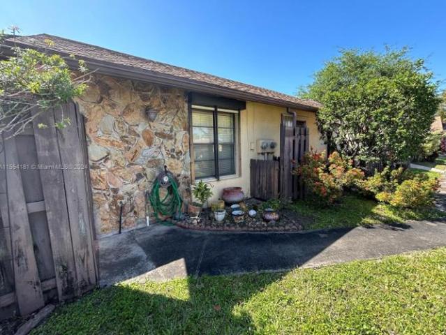 491 Briarwood Cir #1 61, Hollywood, FL 33024