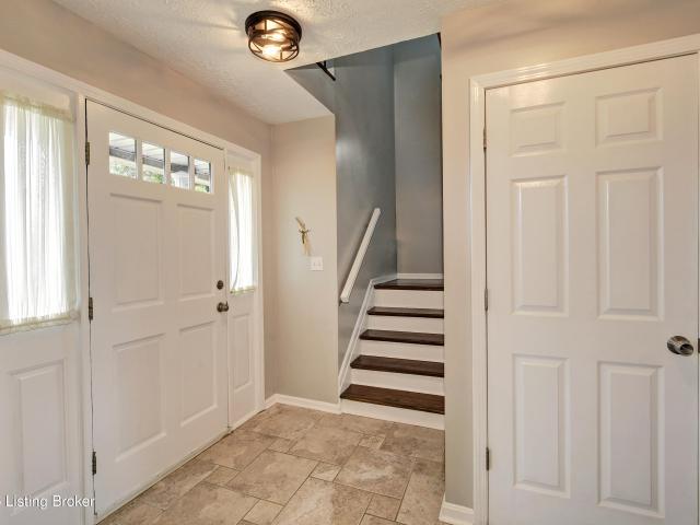 4924 Hunters Point Cir
