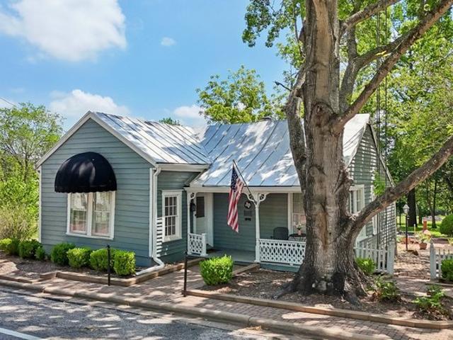 4925 Main St, Chappell Hill, TX 77426
