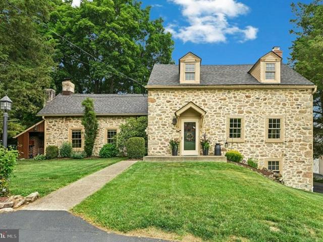 4925 Mill Rd, Emmaus, PA 18049