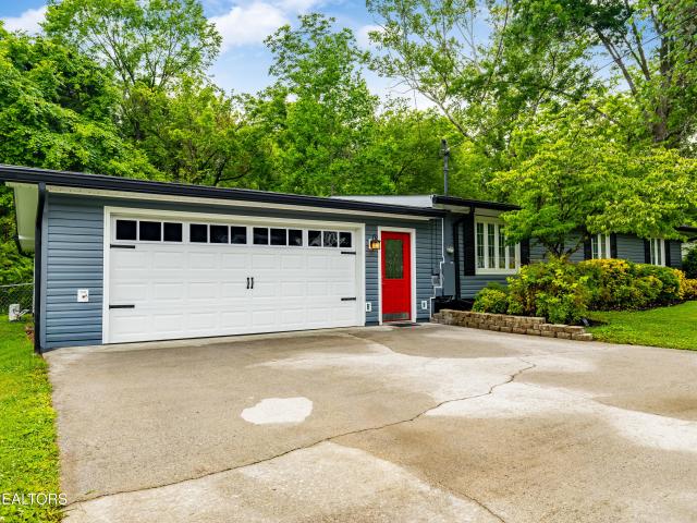 4925 Ada Lane