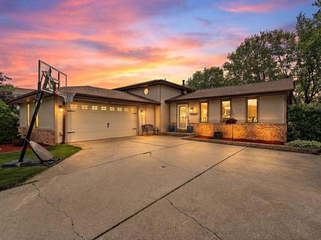 4925 W 89th Ter, Crown Point, IN 46307