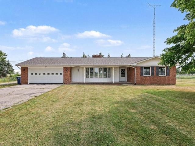 4925 W Freeland Rd, Saginaw, MI 48604
