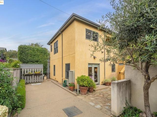 4926 Desmond St, Oakland, CA 94618