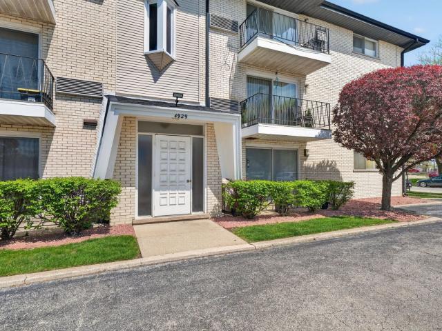 4929 W 87th St, Unit 1SE, Oak Lawn, IL 60453 | MLS #12622 | Compass