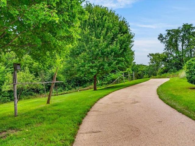4920 Floyd Rd, Dodgeville, WI 53533