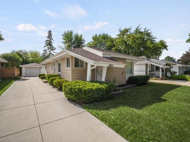 4921 N 104th St, Milwaukee, WI 53225