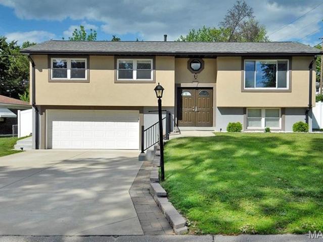 4921 Brockwood Dr, Saint Louis, MO 63128