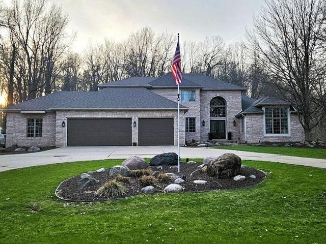 4922 Country Ln, Jackson, MI 49201