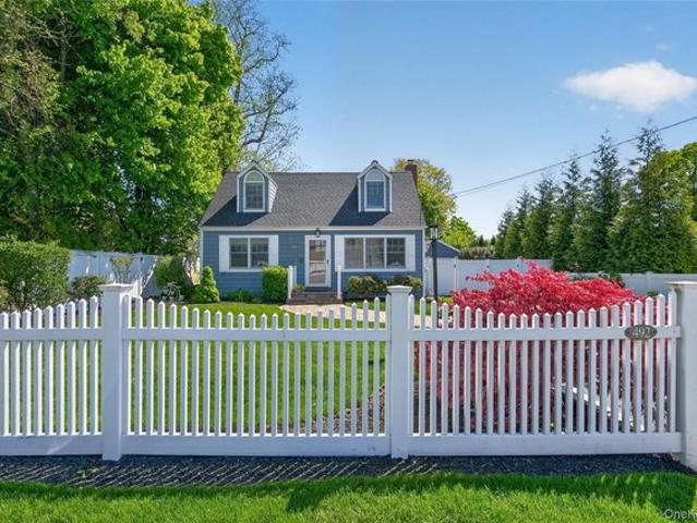 492 Atlantic St, East Northport, NY 11731