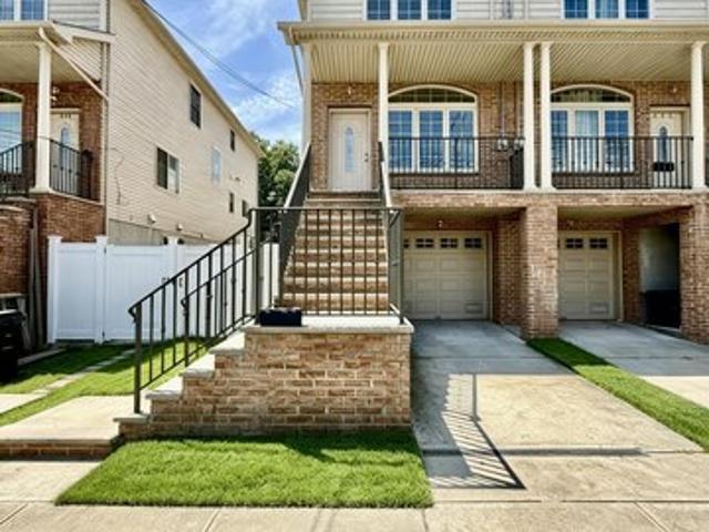 492 Bedford Ave, Staten Island, NY 10306