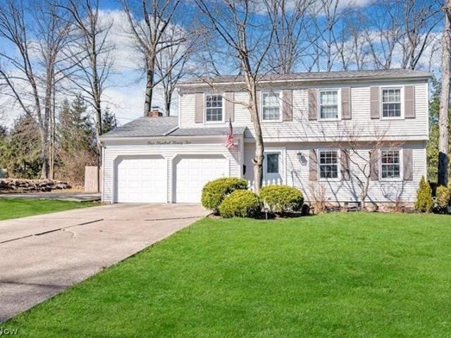 492 Hickory Hollow Dr, Canfield, OH 44406