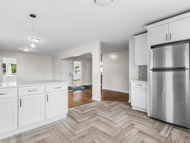 492 Main Street E