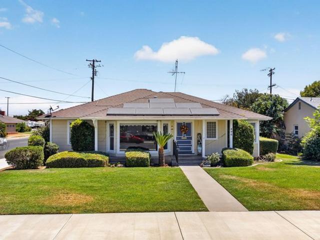 492 N Vermont Ave, Dinuba, CA 93618