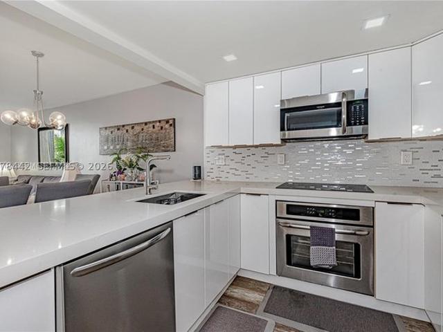 492 NW 165th St Rd Apt C112, Miami, FL 33169