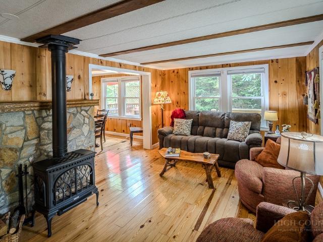 492 Skyland View Drive