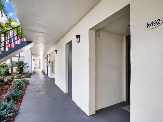 492 Piedmont Ct, Delray Beach, FL 33484 | MLS #B26007