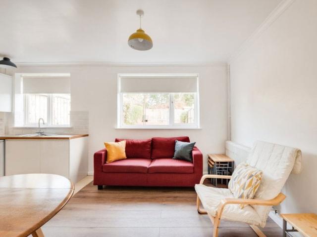 £492 p/w £2,132 pcm ⓘ The monthly or weekly payment required by the landlord. Read our glossary page Somerset Road, Canterbury