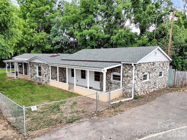 492 Riverbend St, Waynesville, NC 28786