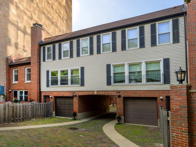 492 W Belmont Avenue