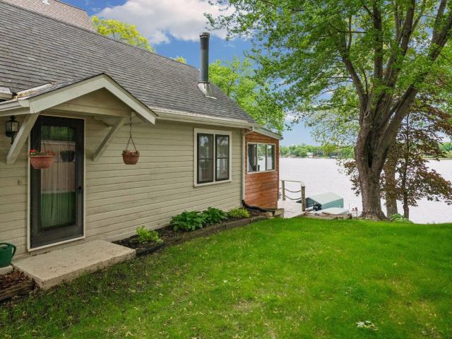 4936 Edgewater Drive
