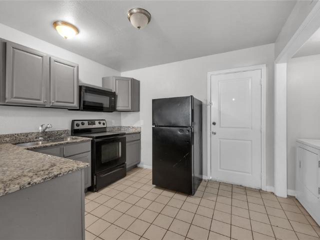 4936 Flamingo RD Road