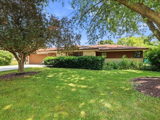 4938 S 69th St, Greenfield, WI 53220