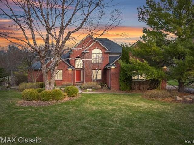 4930 Menominee Ln, Clarkston, MI 48348