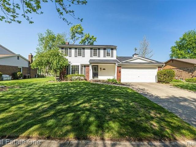 4931 Calvert Dr, Troy, MI 48085