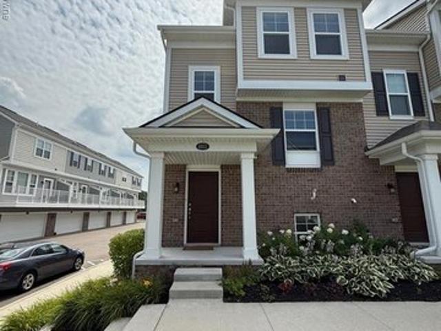 4931 Treeside Ln, Troy, MI 48098