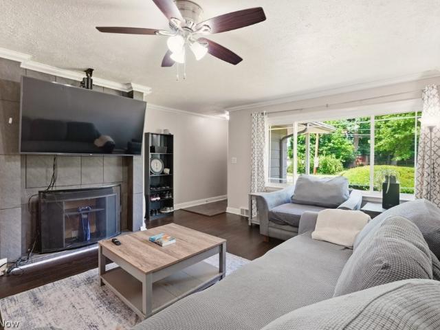 4932 Glenlyn Road