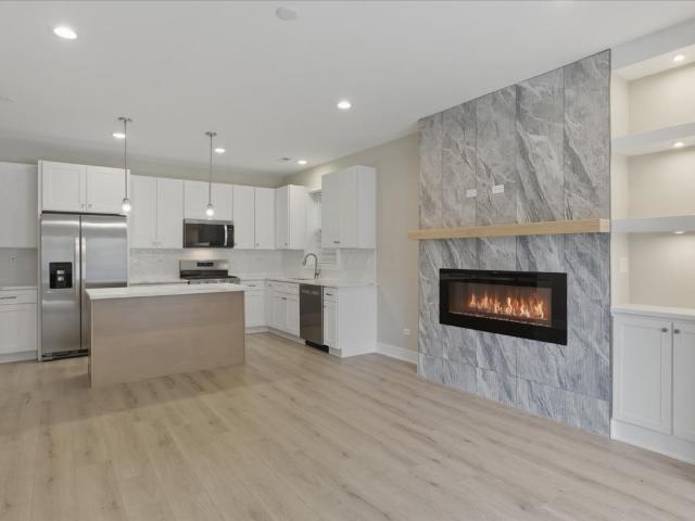 4932 S Champlain Avenue # 1