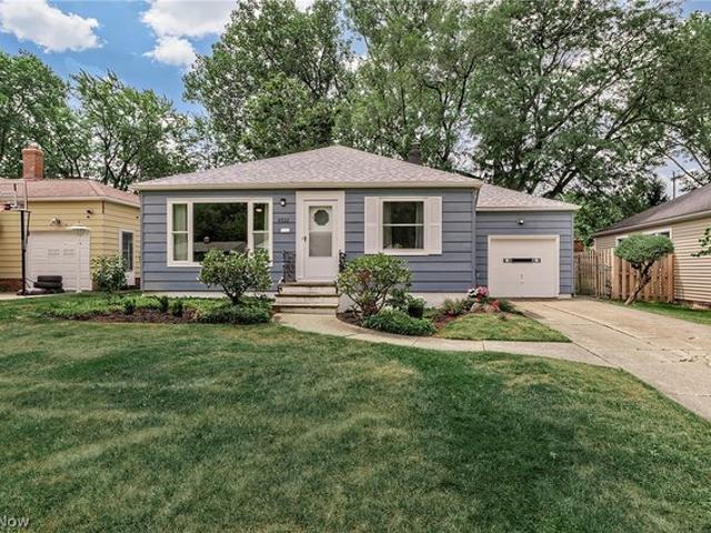 4932 S Sedgewick Rd, Lyndhurst, OH 44124