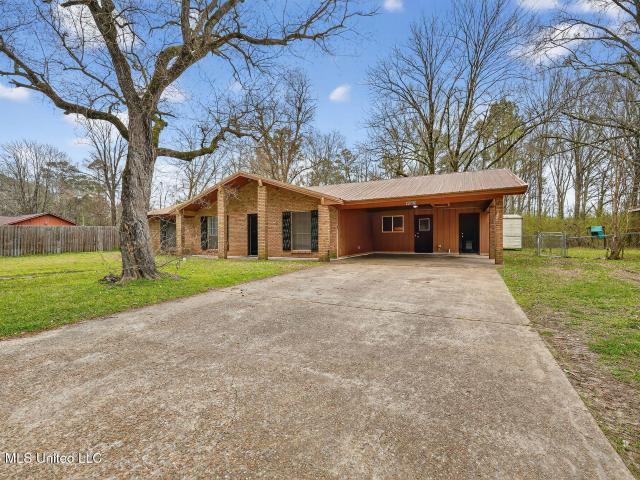 4933 Cottonwood Lane