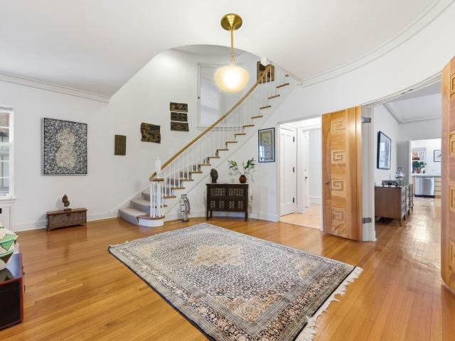 4933 S Woodlawn Avenue