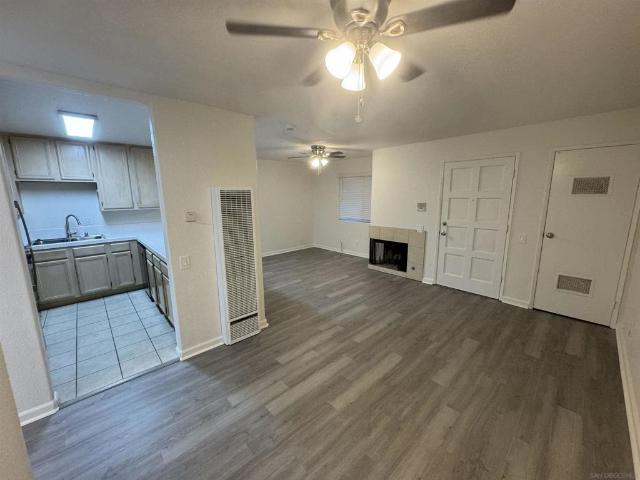 4933 Voltaire St 2